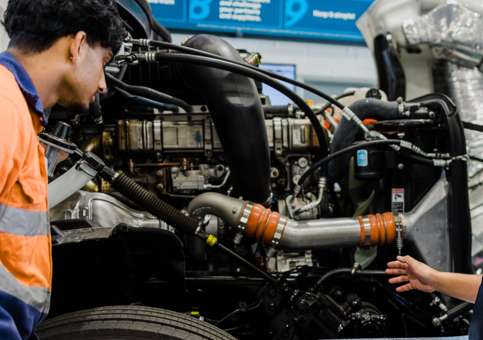 What is a Diesel Mechanic? Unraveling the Confusion | Motor Traders ...